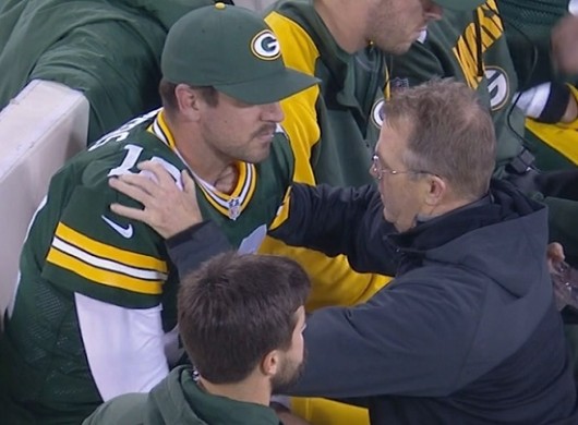Aaron Rodgers suffers left shoulder injury on sack play (GIF) | Larry ...
