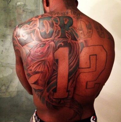 Josh Gordon gets a massive No. 12 tattooed on his back
