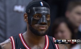 LeBron James wears black mask in return from broken nose