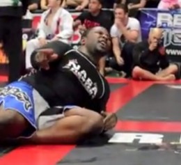 Fart causes MMA fighter to tap out, vomit (Video)