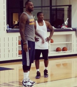 LeBron James backs Eric Bledsoe, tells Suns to 'break bread'