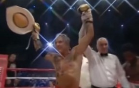 62-year-old Mickey Rourke wins boxing match (Video)