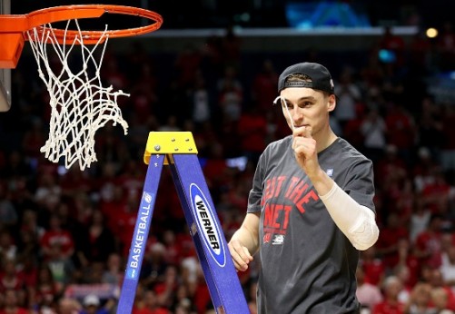 Sam Dekker shoots down Twitter troll