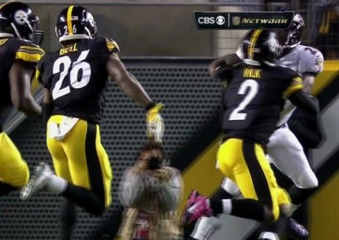 Michael Vick blocks Lardarius Webb to give Steelers touchdown (Video)