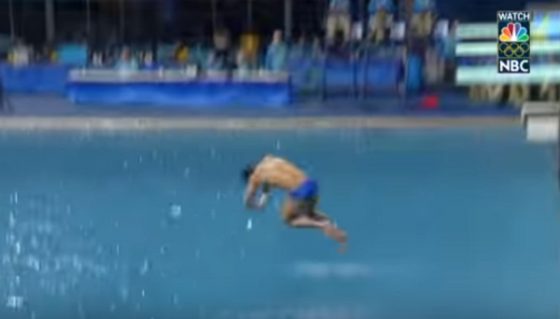 Malaysian diver finishes last after totally botching dive (Video)