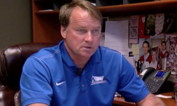 Kentucky fans have destroyed Facebook rating for referee John Higgins ...