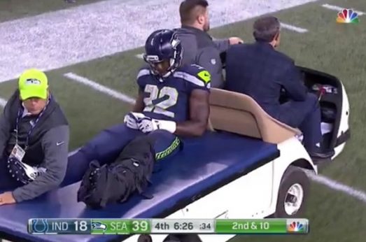 Seahawks RB Chris Carson carted off with leg injury against Colts