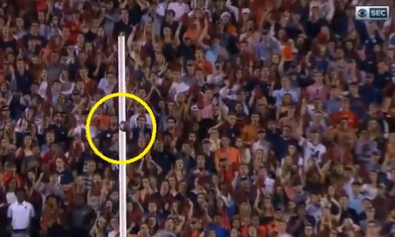 Alabama kicker Joseph Bulovas misses 30-yard field goal at end of Iron Bowl