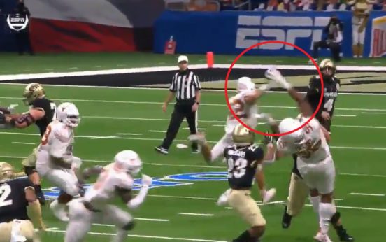 Video: Texas DL Alfred Collins makes incredible 1-handed interception
