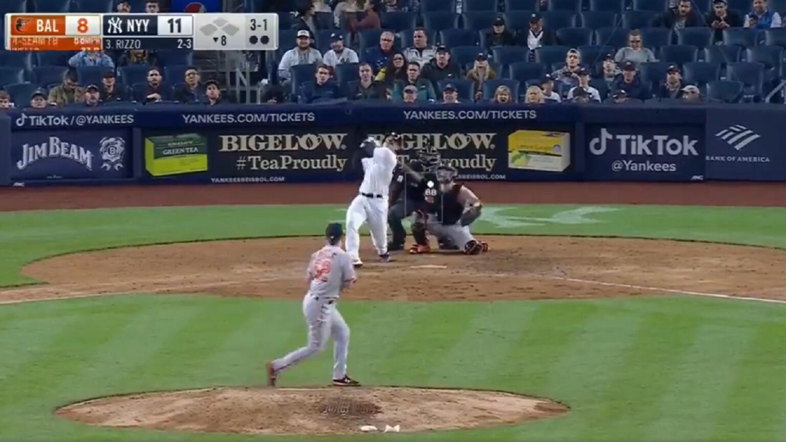 Anthony Rizzo hit the cheapest Yankee Stadium home run imaginable