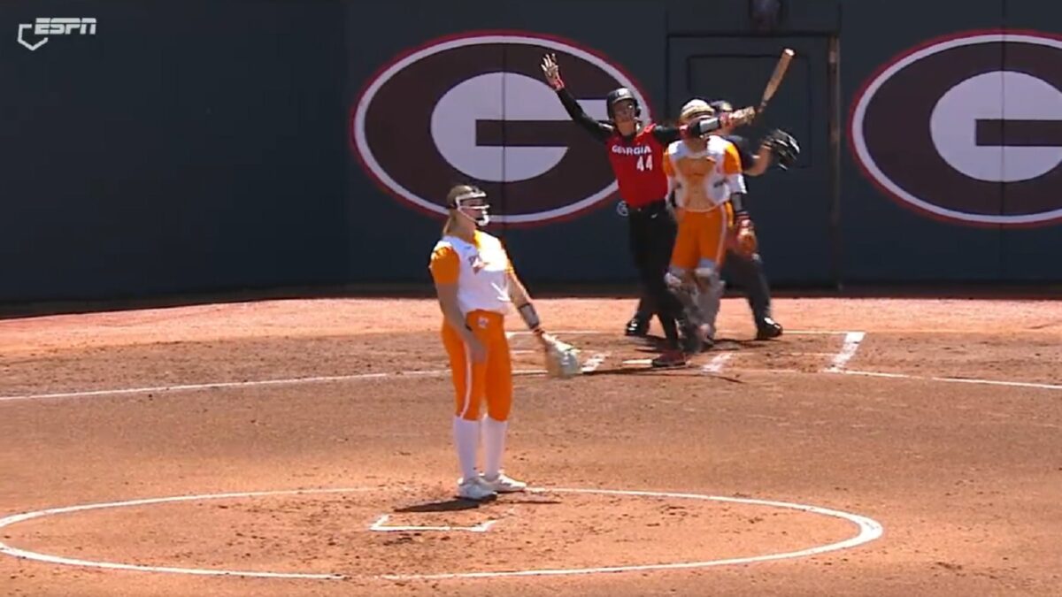 Video: Georgia softball player absolutely destroyed a must-see home run