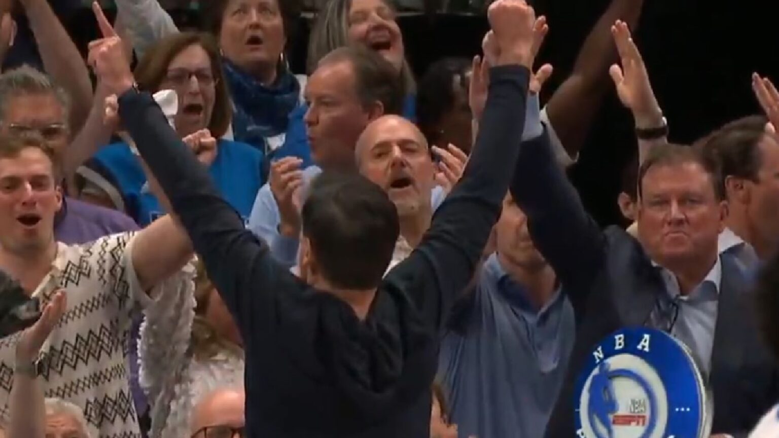 Mark Cuban had unfortunate wardrobe malfunction on national TV