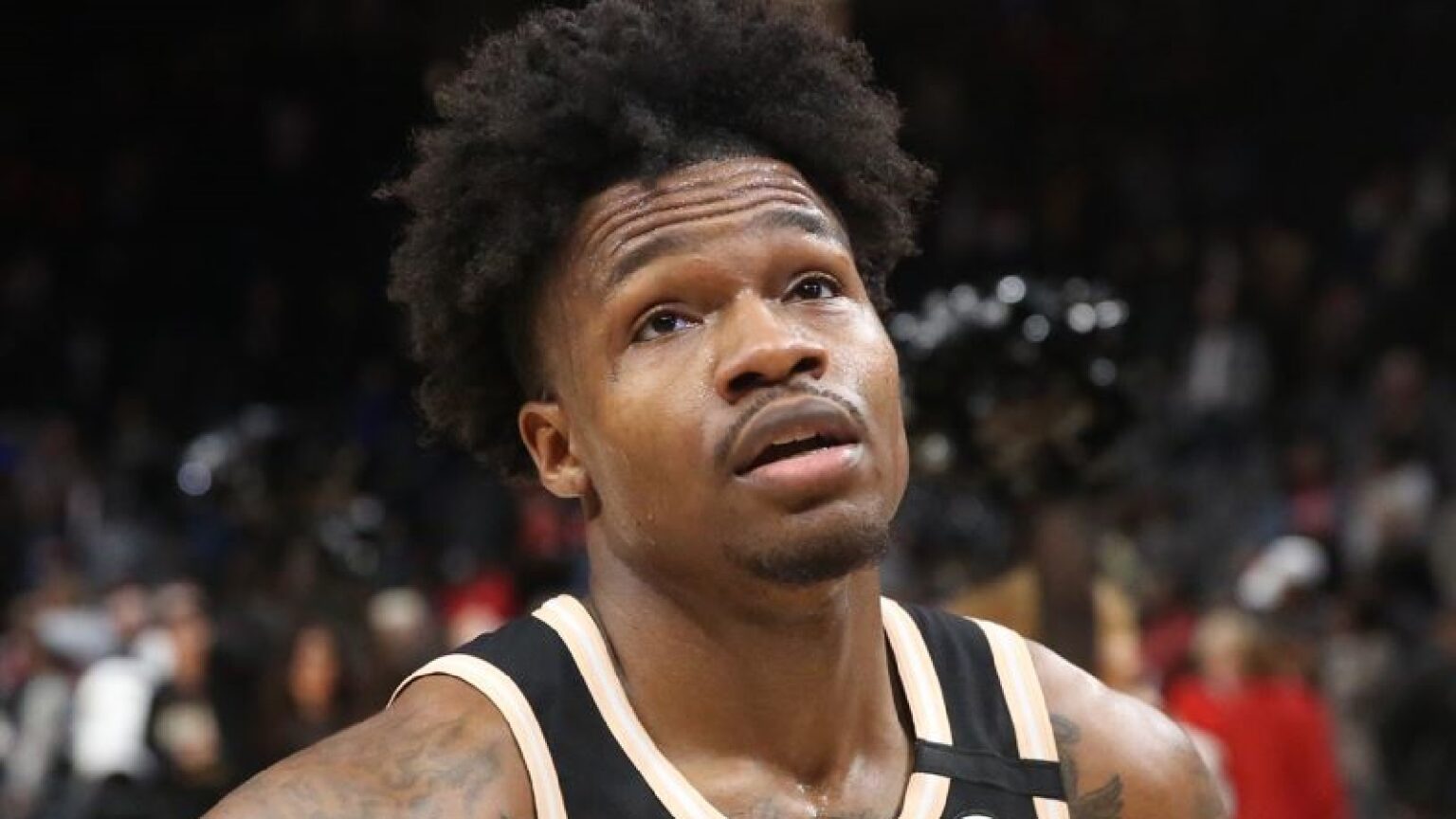 Video: Ex-Cavaliers guard throws punch during pro-am game