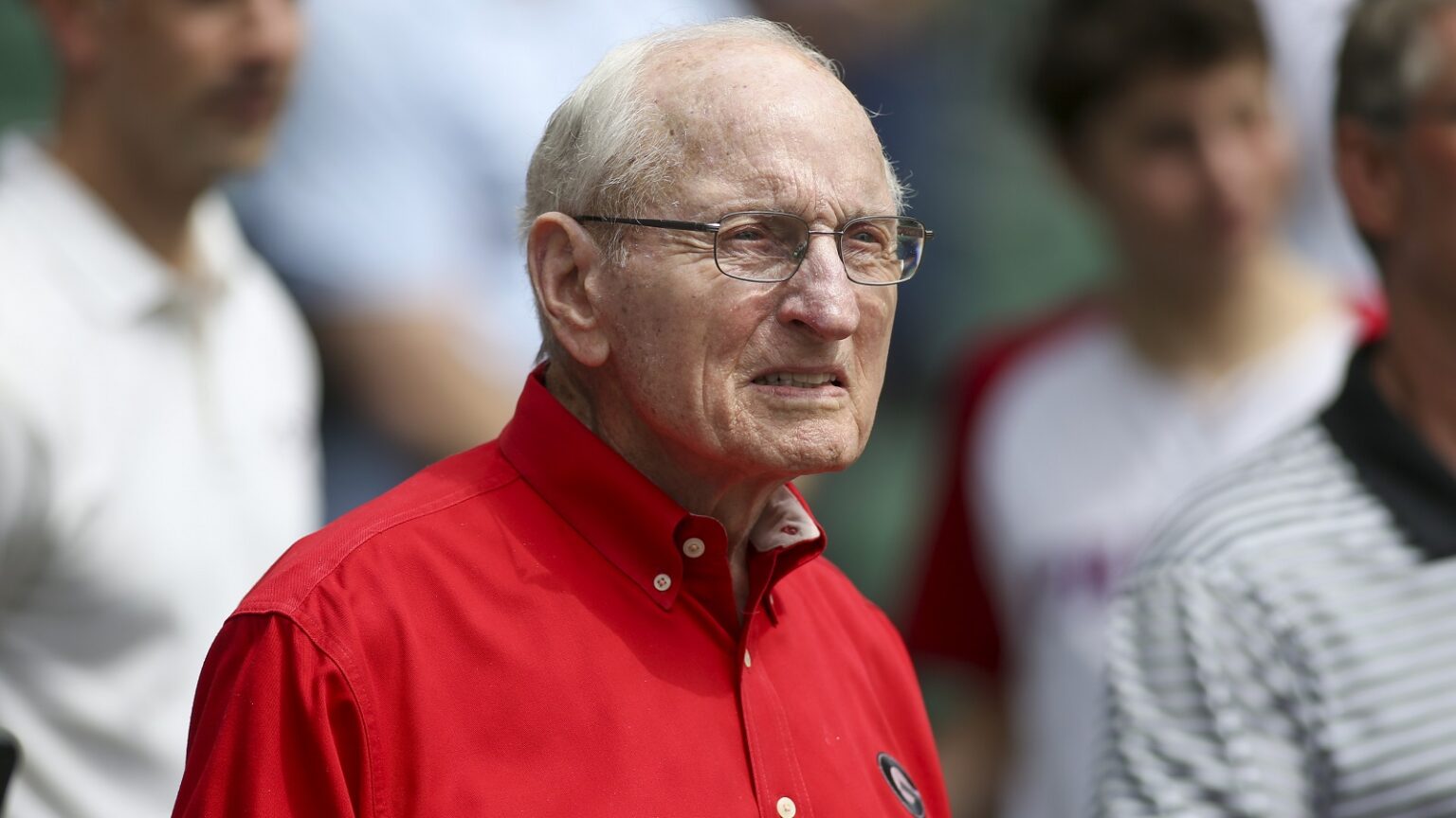 Georgia legend Vince Dooley dies at 90