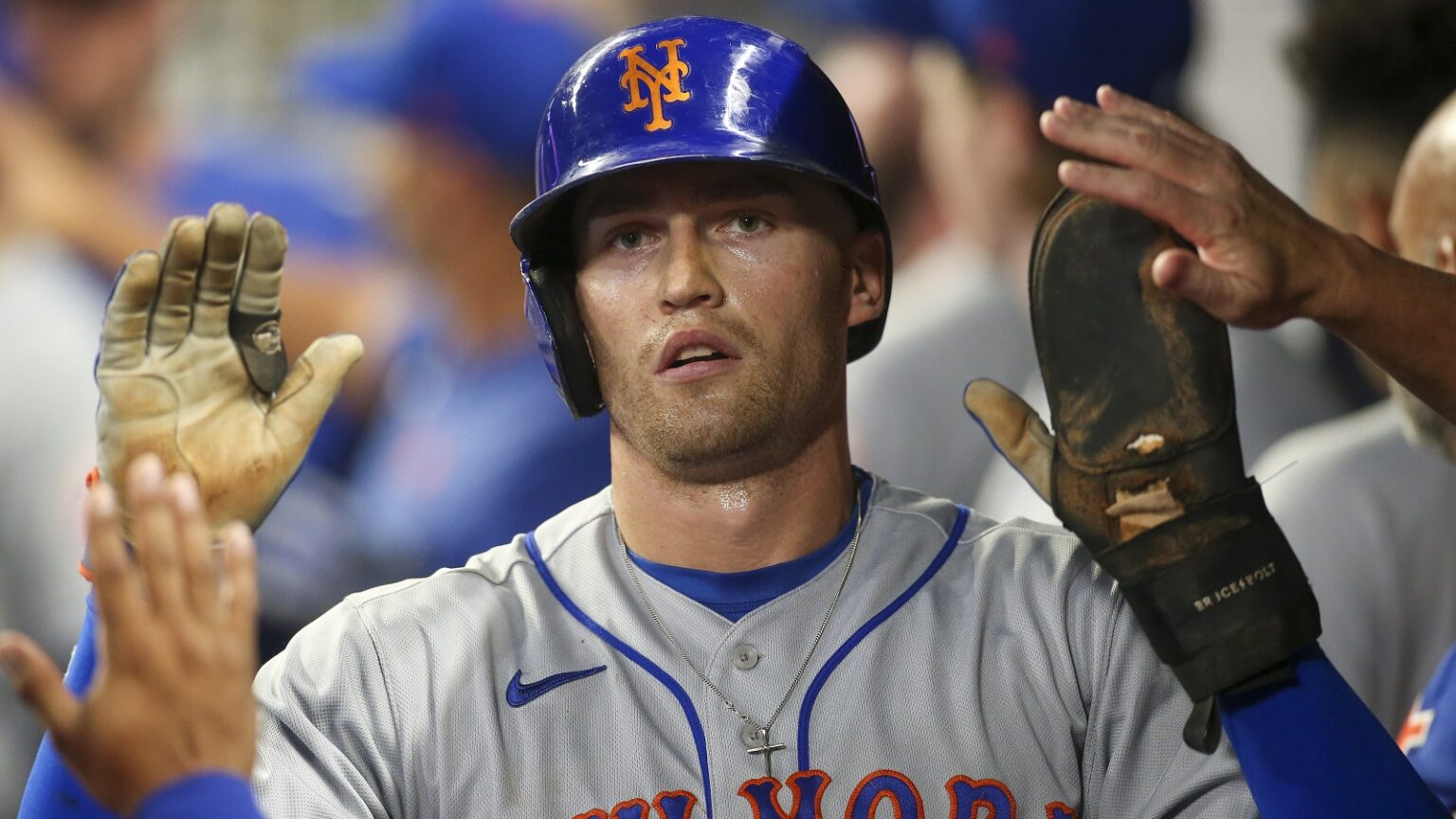 Mets outfielder suffers bizarre slip-and-fall injury in his hotel room
