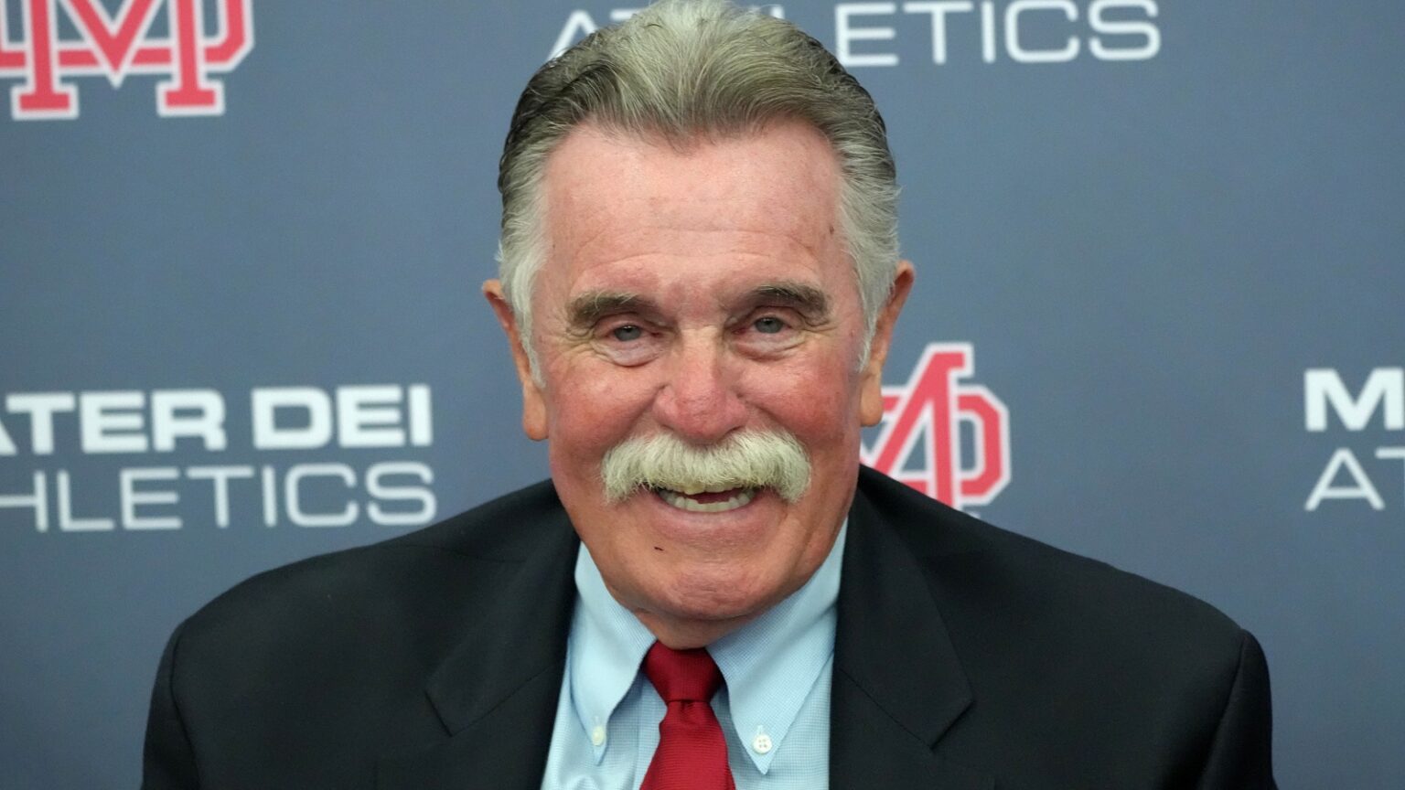 Legendary high school coach Bruce Rollinson announces his retirement plans