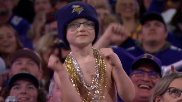 Kirk Cousins, Vikings players loved 'Lil Kirko' fan in chains