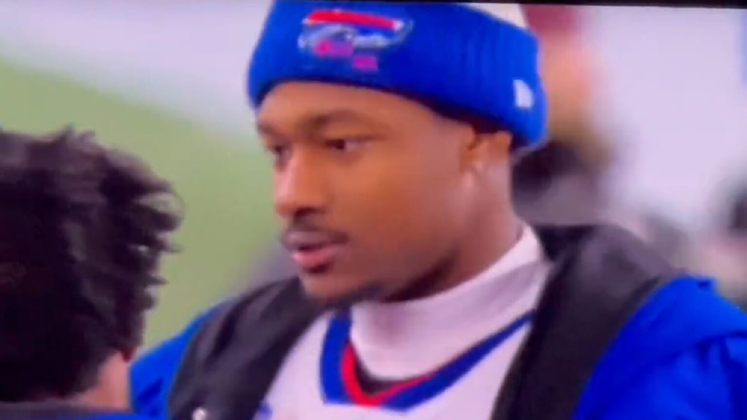 Paulina Gretzky gets cozy with Jarret Stoll (Photos)