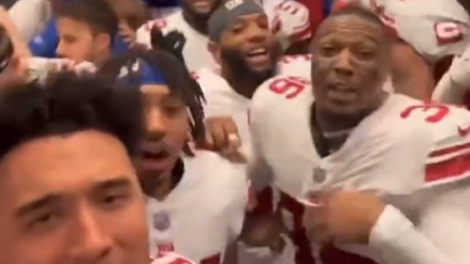 Giants players celebrate win over Vikings by dancing in locker room