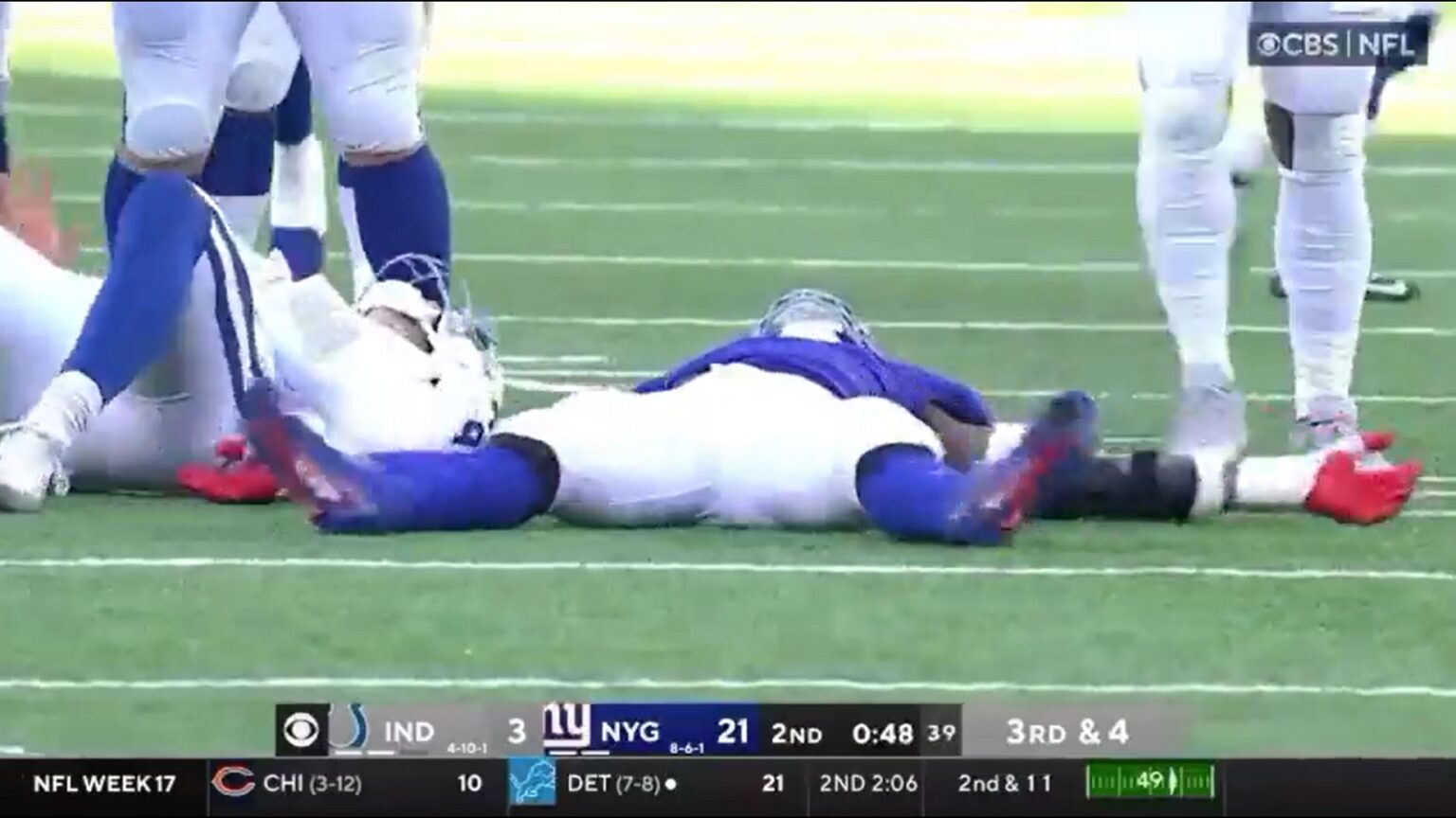 Video: Kayvon Thibodeaux had awkward celebration after Nick Foles injury
