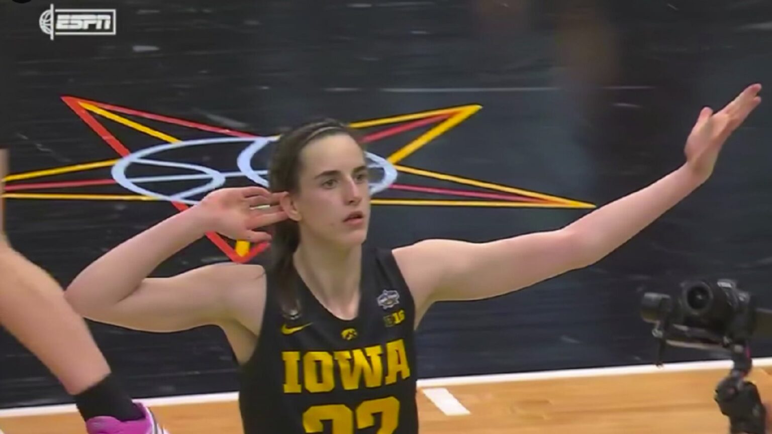 Caitlin Clark leads Iowa to massive upset win over South Carolina