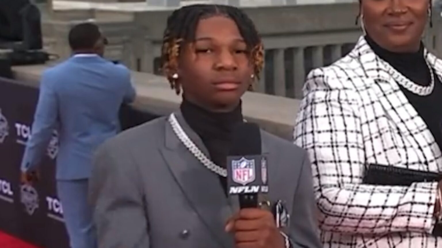 Anthony Richardson's 13-year-old brother needs to consider a career in ...