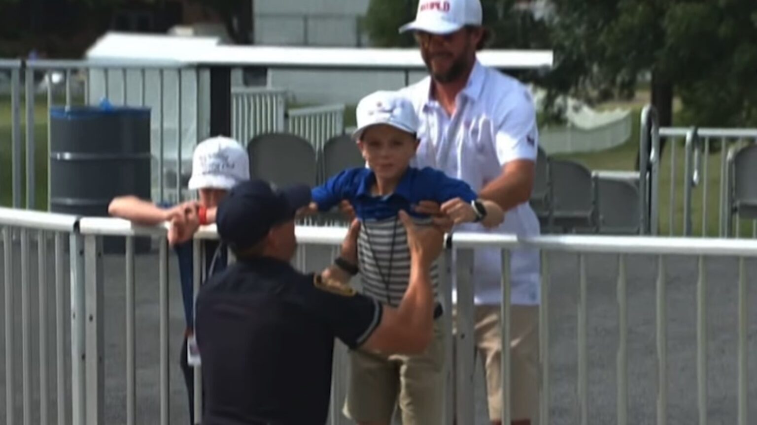 Emiliano Grillo had awesome gesture for young fans at Charles Schwab ...