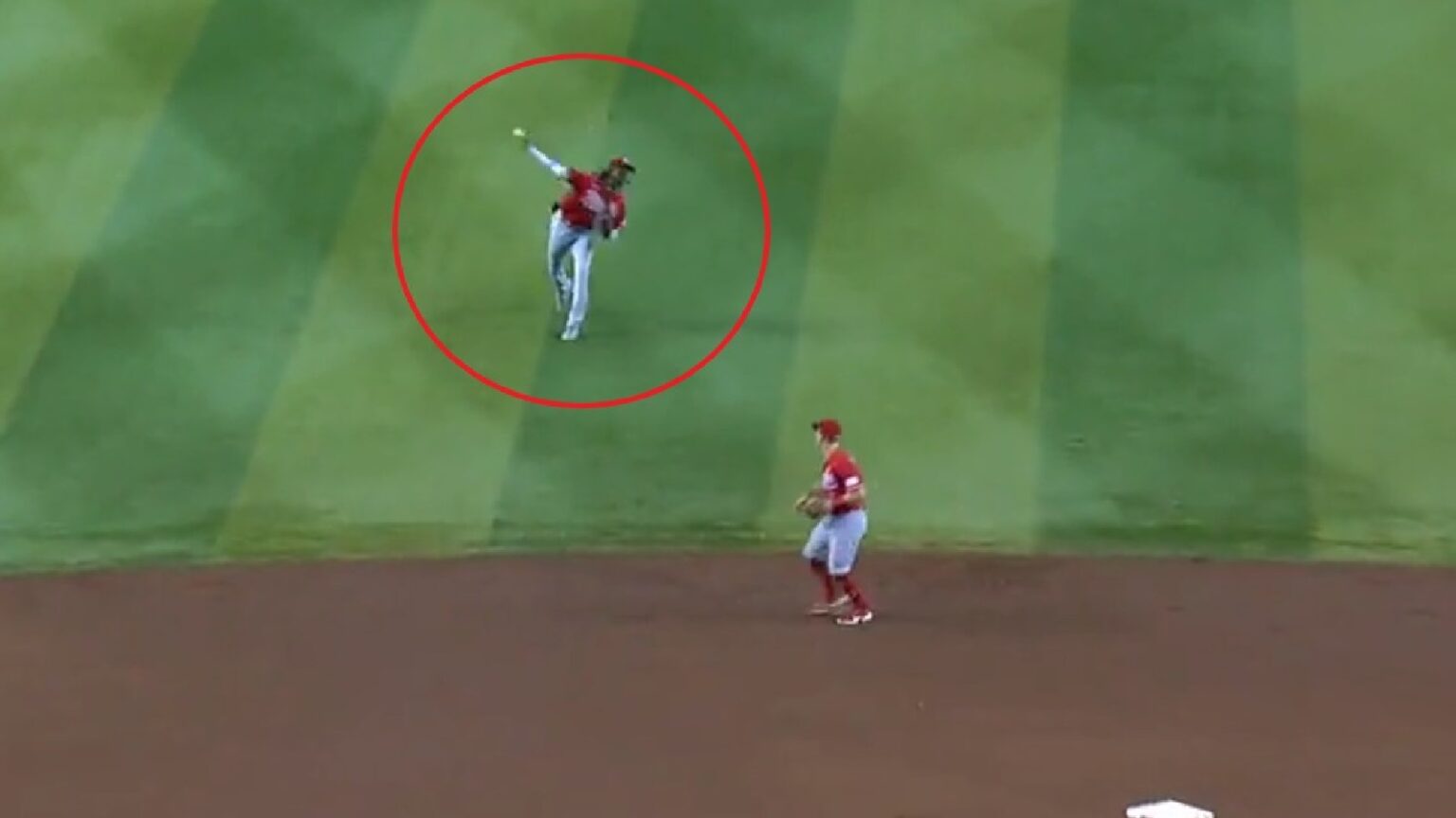 Video: Elly De La Cruz wows with rocket 99.7 mph relay throw