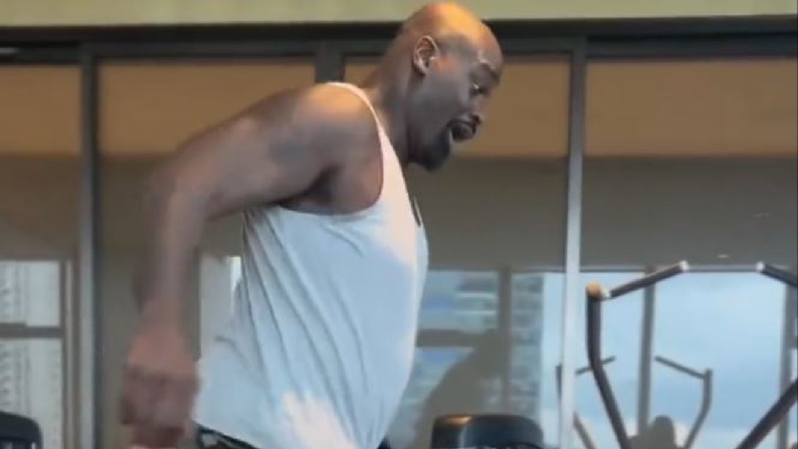 5-foot-4 UFC women's champion lifts up Shaq in amazing video