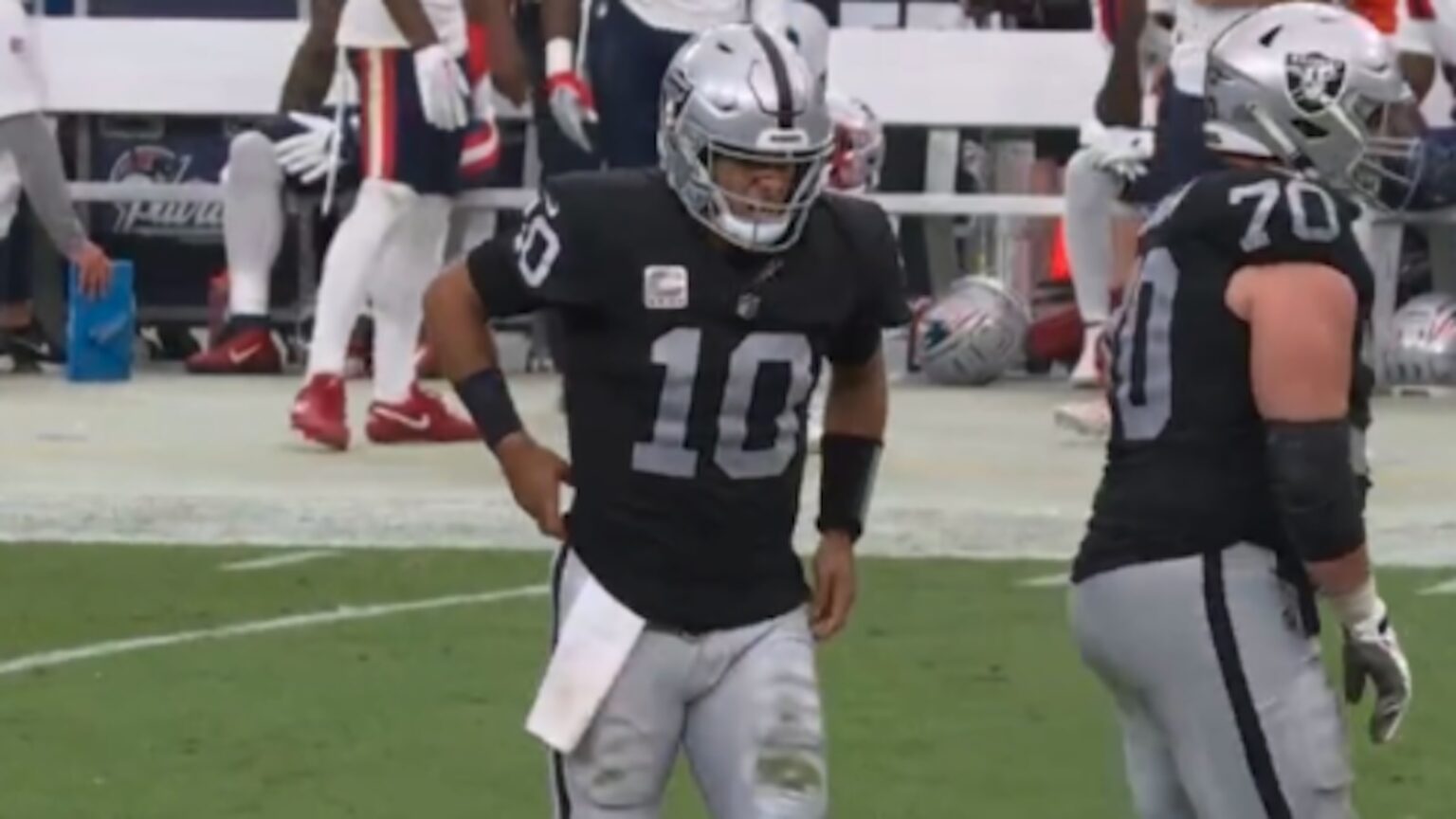 Jimmy Garoppolo leaves stadium in ambulance following back injury