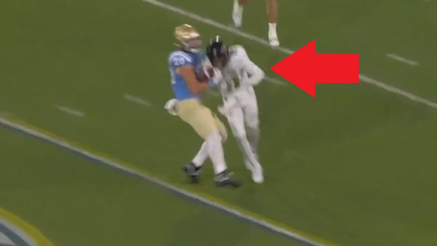 Deion Sanders' son Shilo gets ejected on controversial targeting call