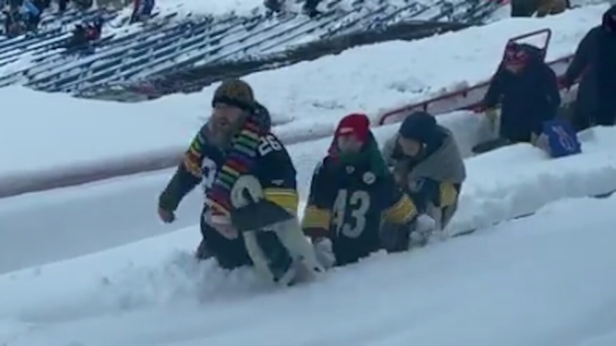 Viral video shows fans trudging through snow for Bills-Steelers game