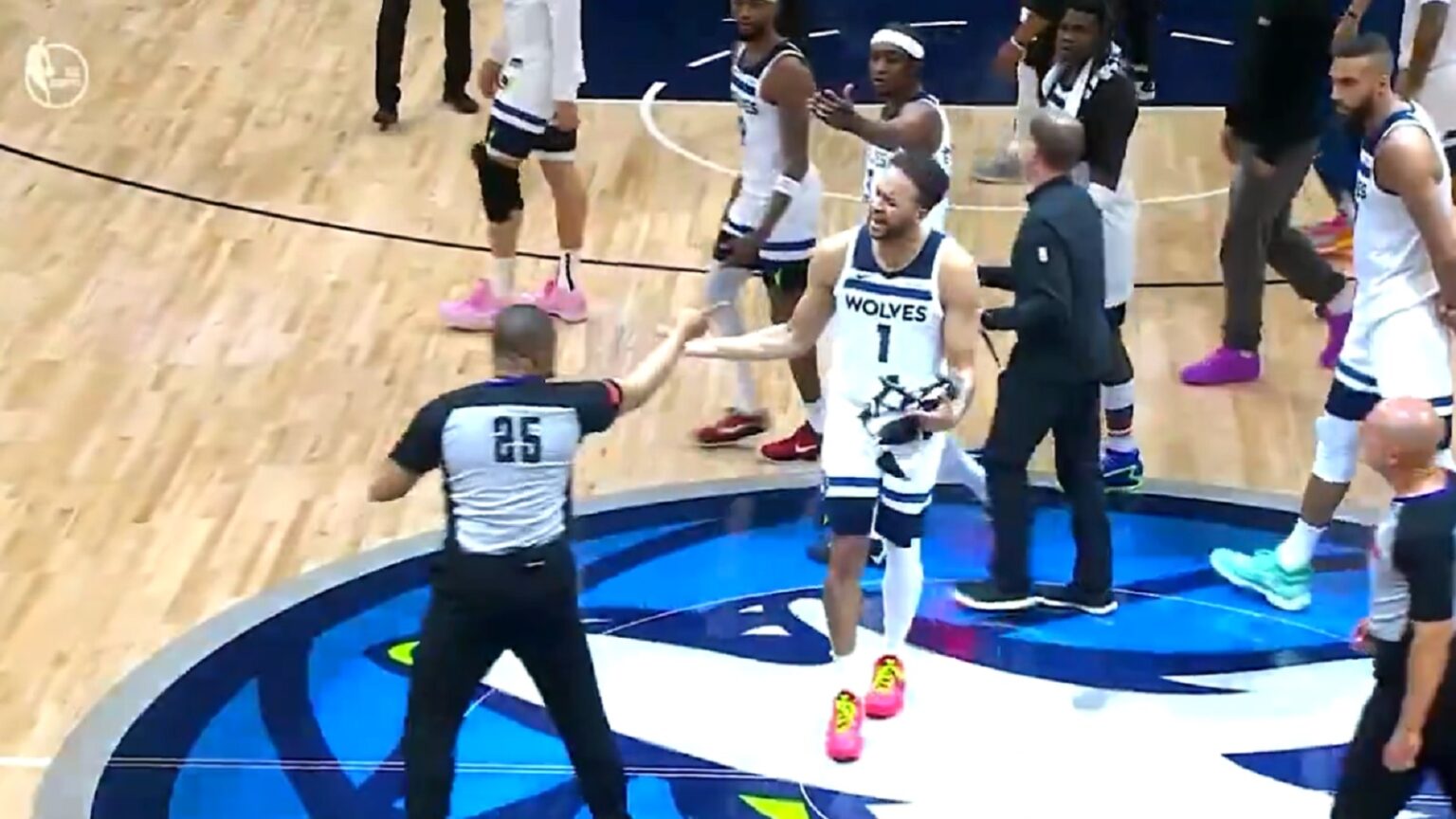 Kyle Anderson has fiery confrontation with Tony Brothers in Game 3