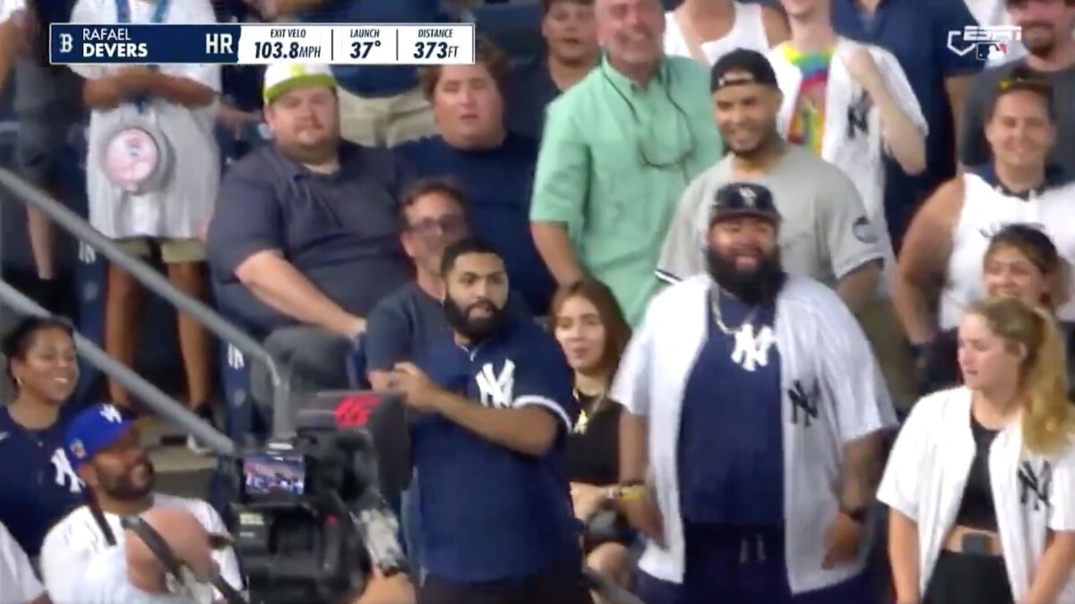 Fan goes viral for his awesome moment during Yankees-Red Sox game