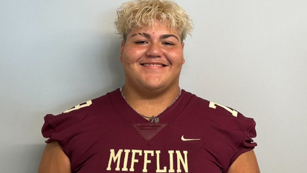 5-foot-7, 315-pound high school football star is going viral