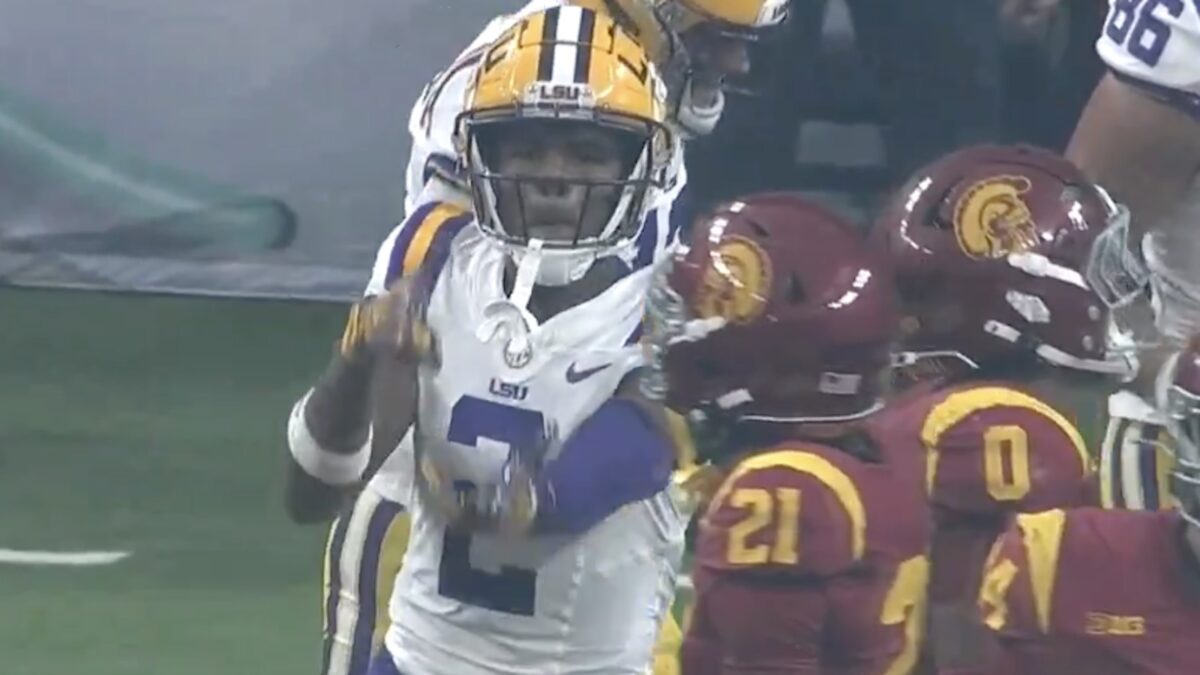 LSU WR Kyren Lacy gets penalty for pretending to shoot opponent