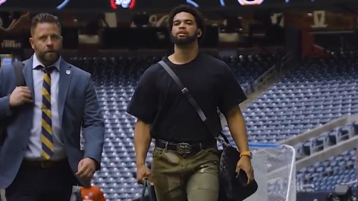 Fans had thoughts on Caleb Williams' pregame outfit