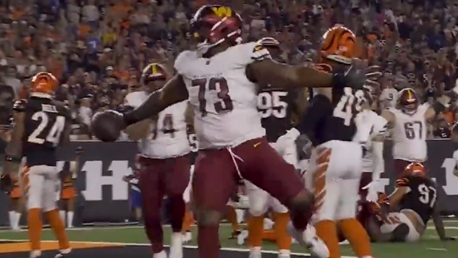 Trent Scott busts out fraternity dance after scoring surprising TD