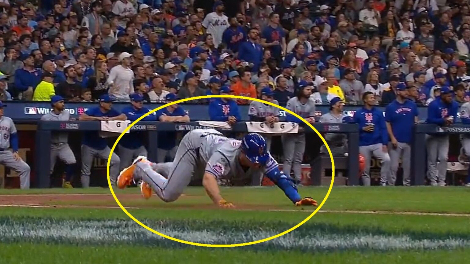 Pete Alonso trips over his own bat in bizarre scene during NLWC Game 2
