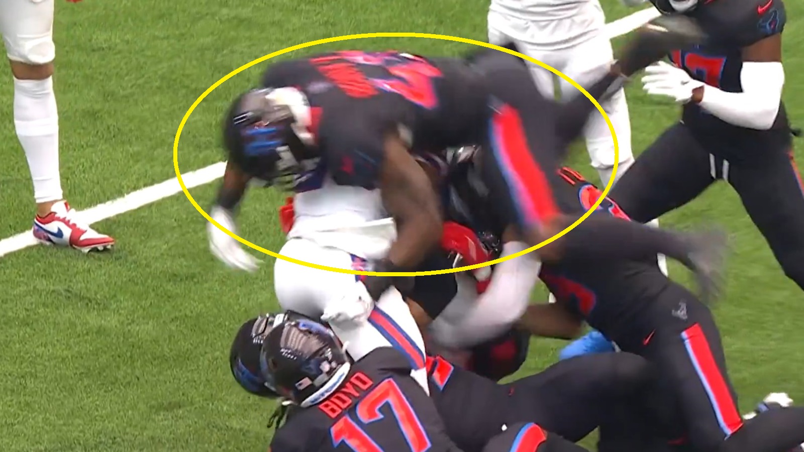 Texans defender goes viral for wild WWE-style flying tackle