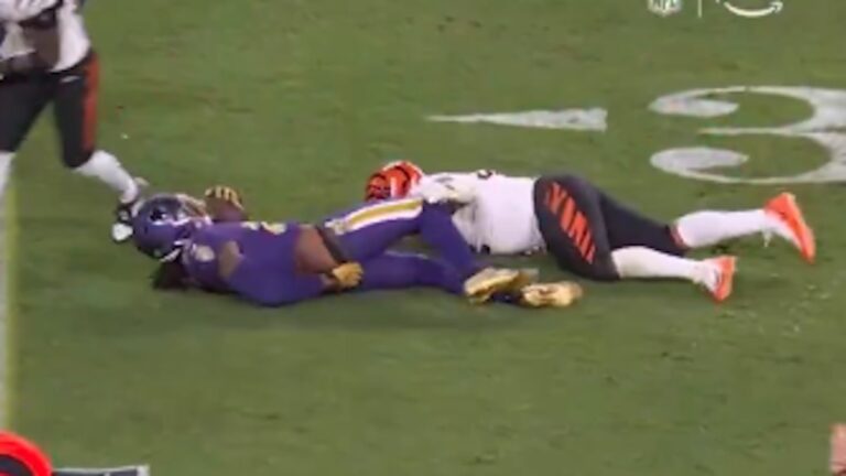 Derrick Henry gets pantsed by Bengals defender on tackle