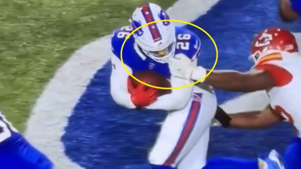 Chiefs get away with unbelievable missed facemask call vs. Bills