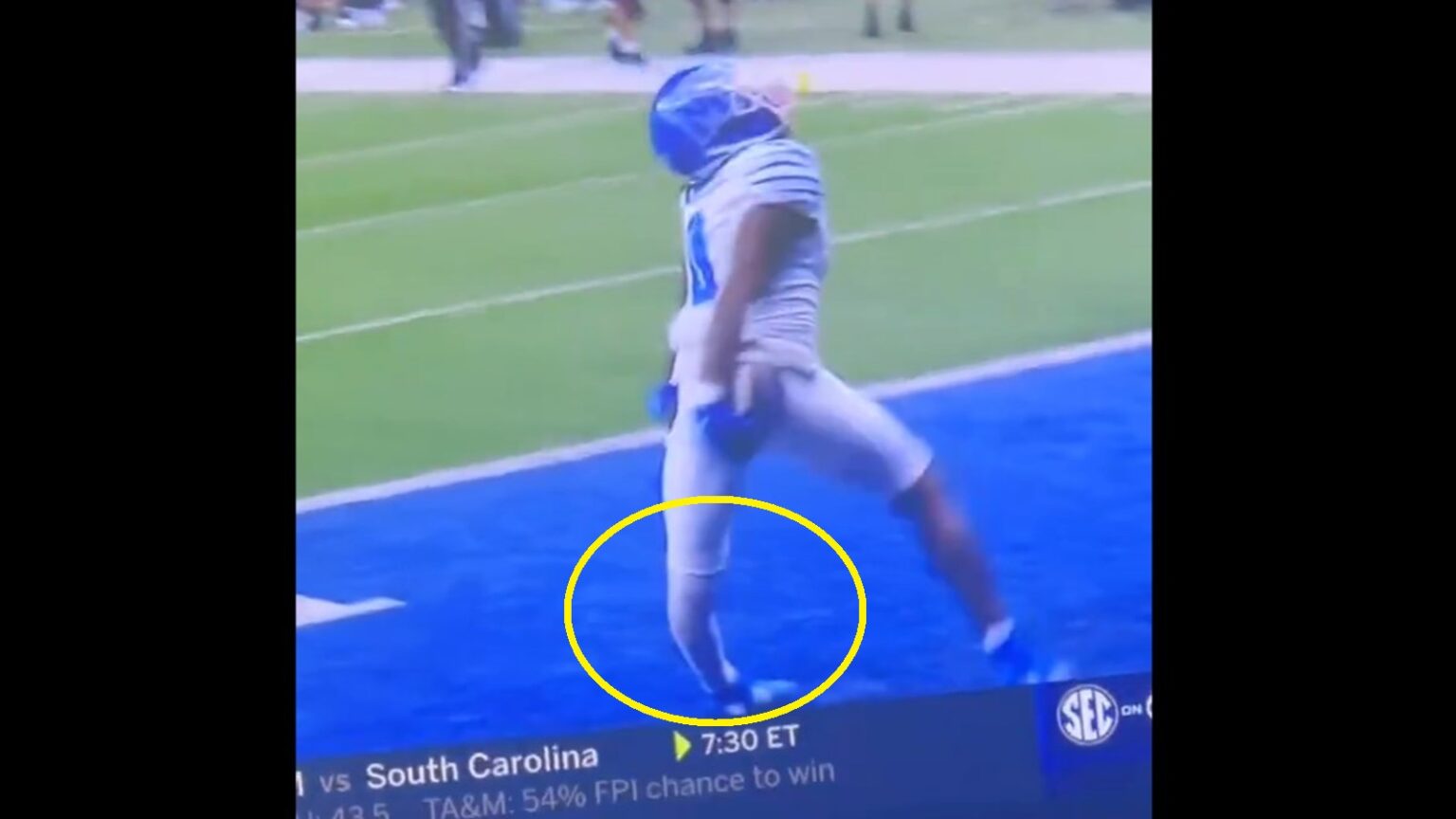 Memphis WR appears to injure himself on touchdown celebration