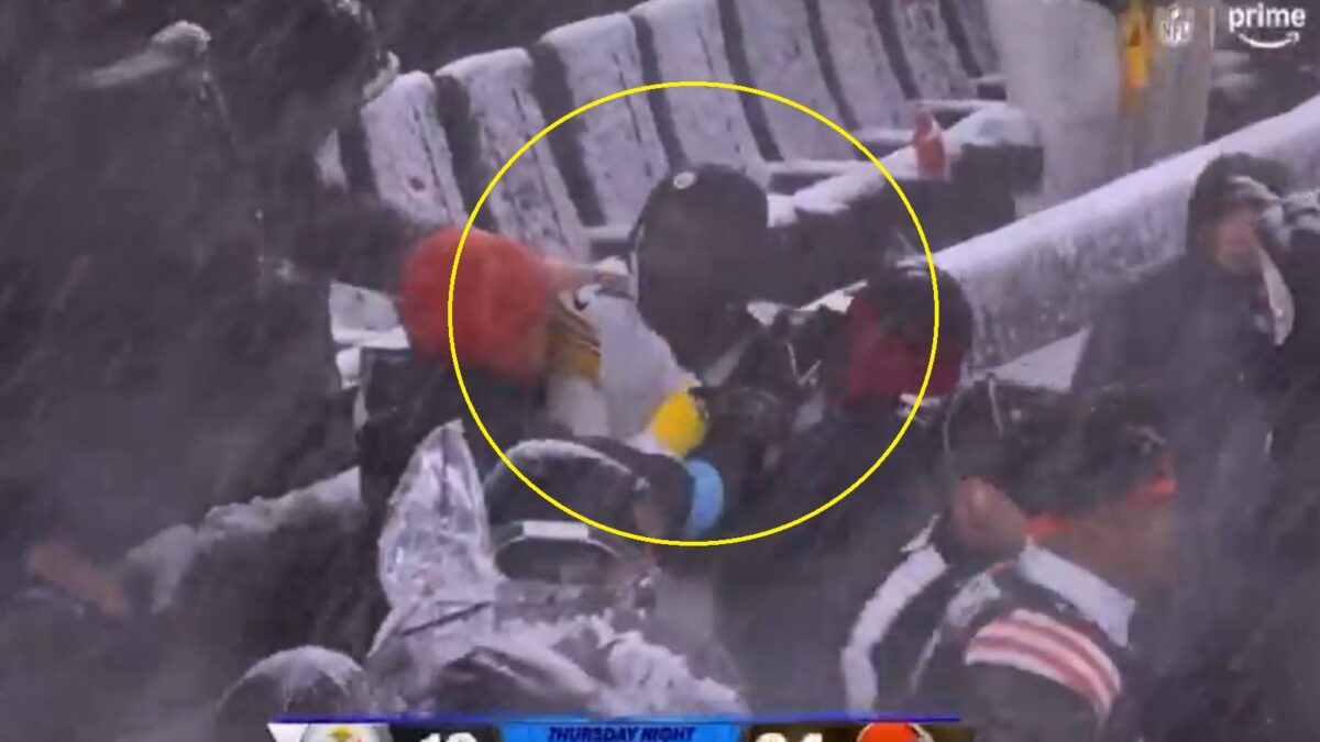 George Pickens gets into fight during Hail Mary play