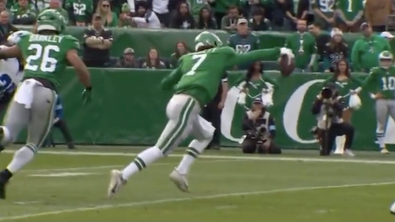 Video shows what led to hilarious Kenny Pickett fumble