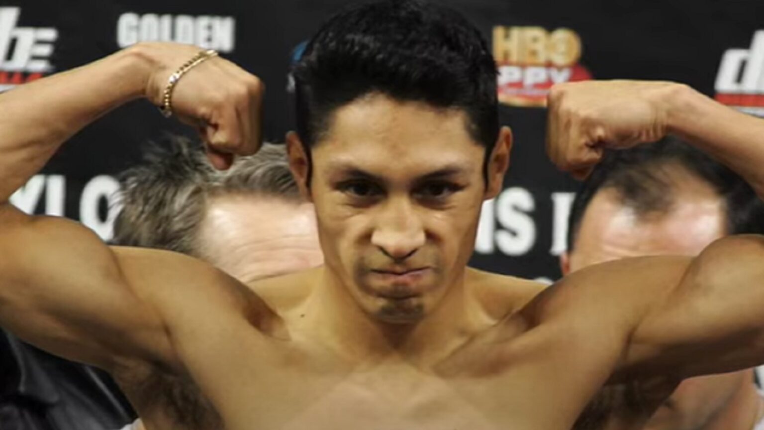 Former boxing champion Israel Vazquez dies after battle with cancer
