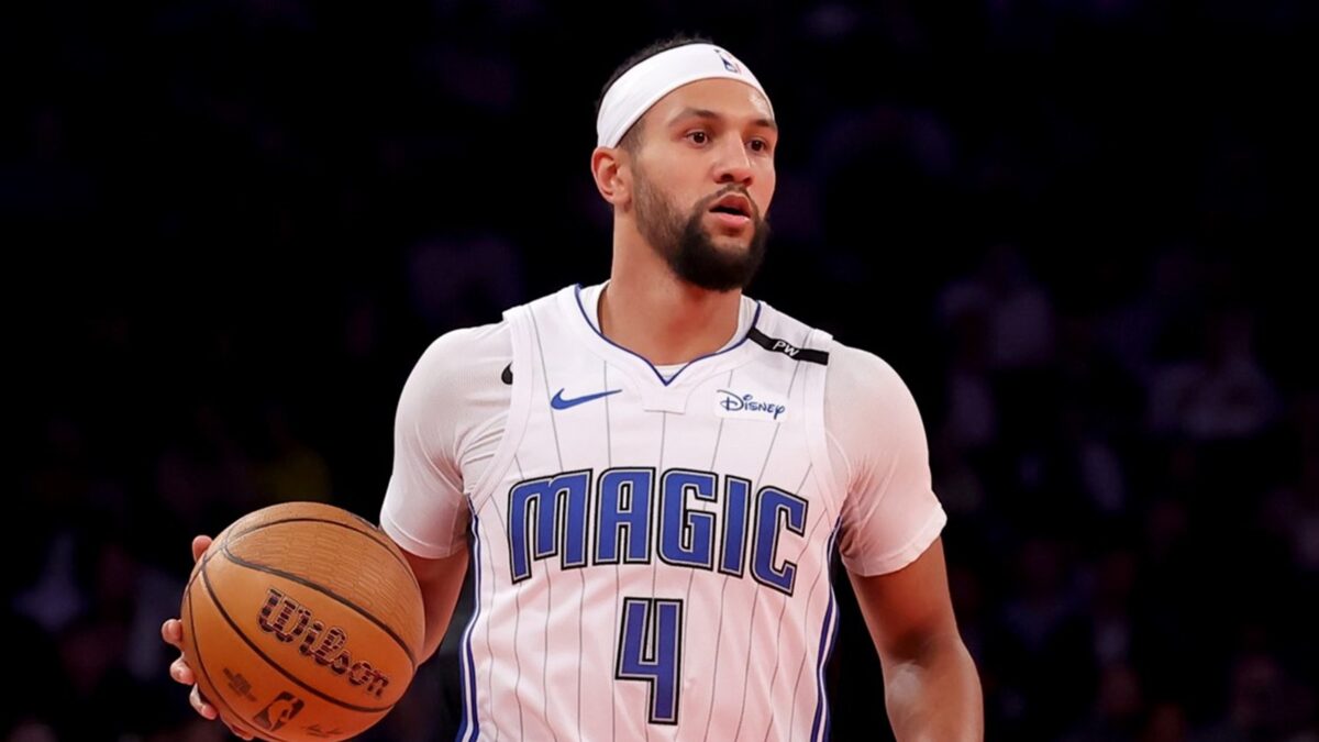 Jalen Suggs sprained ankle stepping on famous actor sitting courtside