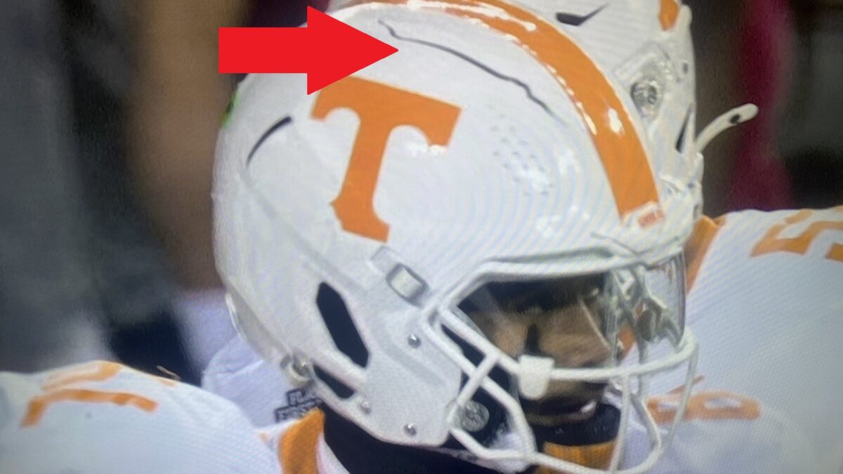 Tennessee QB has his helmet cracked on collision with Ohio State LB