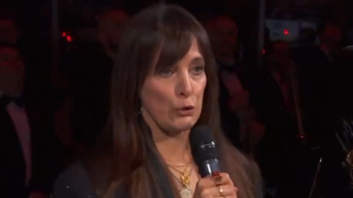 Canada anthem singer pulls controversial move