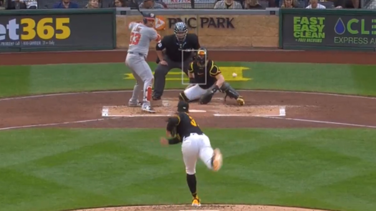 Paul Skenes threw an insane sweeper pitch